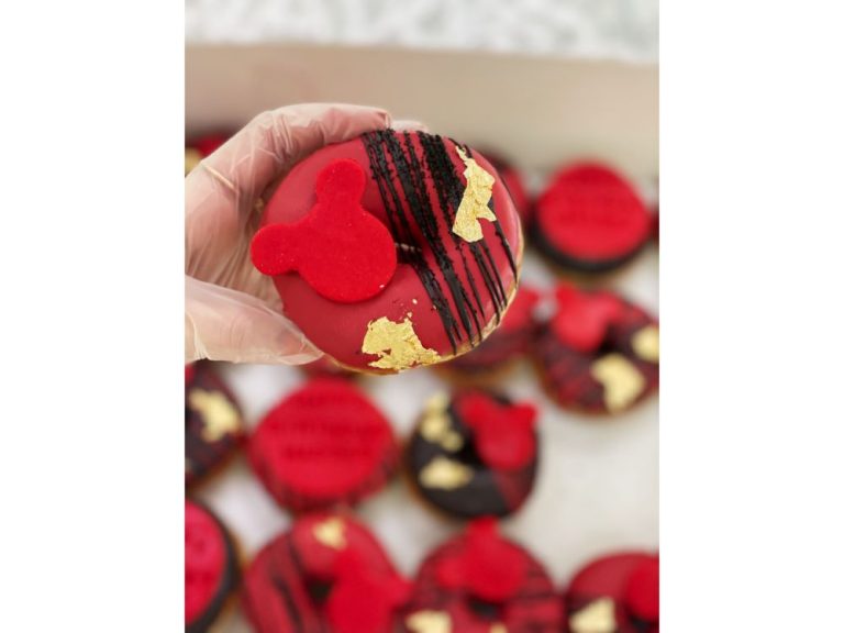 Minnie Mouse Donuts – Crumbles Patisserie